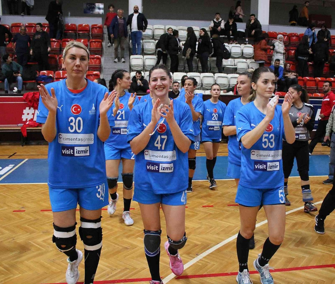 İzmir Büyükşehir Belediyesi hentbolda tur kapısını araladı