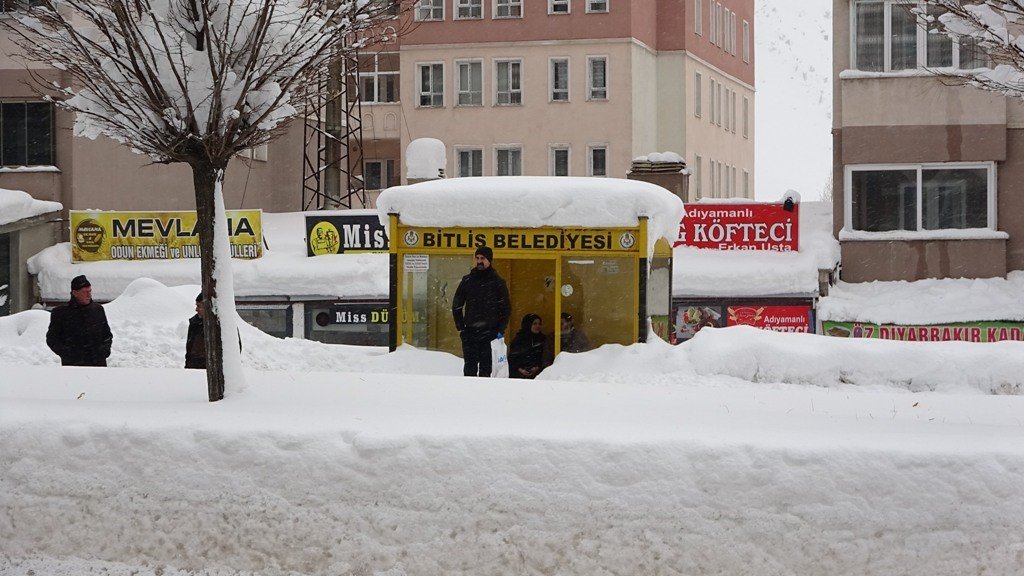 Bitlis’te 162 köy yolu ulaşıma kapandı