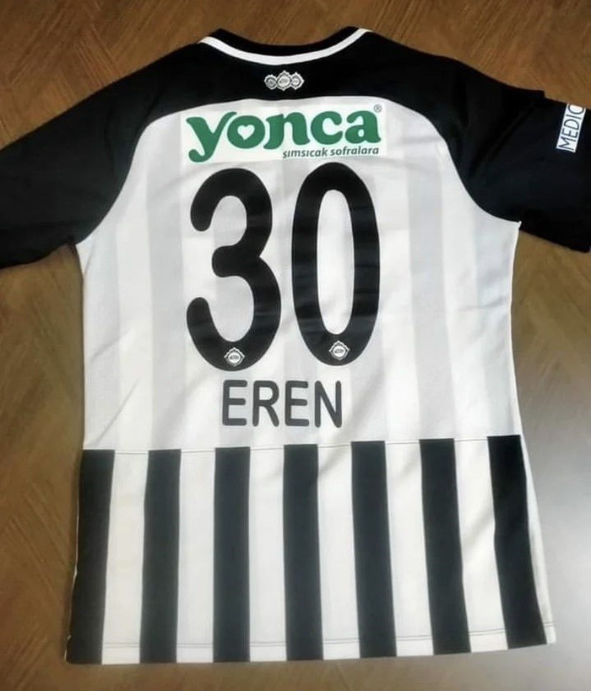 Altaylı Eren Erdoğan, depremzedelere yardım için formasını satışa sundu