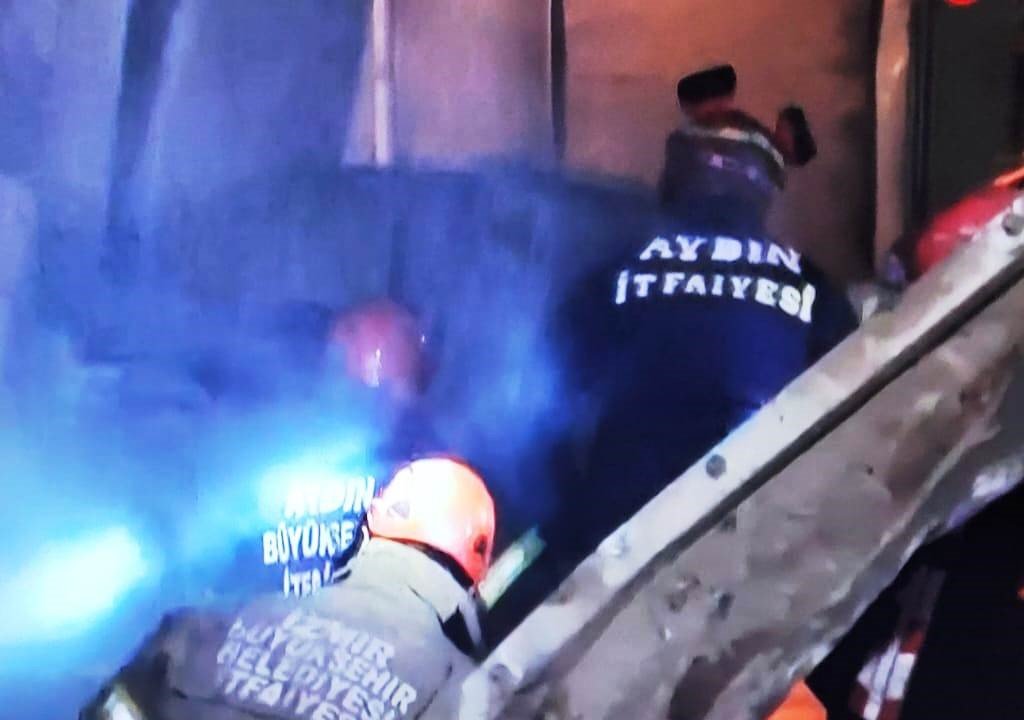Aydın Büyükşehir Belediyesi ekipleri, Hatay depremlerinin ardından ... Aydın Büyükşehir Belediyesi ekipleri, Hatay depremlerinin ardından ...