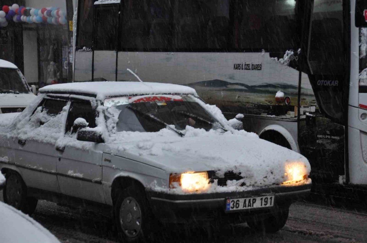 Mart ayında Kars’a kar sürprizi