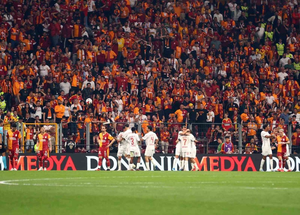 Galatasaray şampiyonluğunu ilan etti